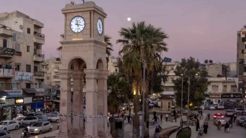 ثلاث عملات وسوق واحدة.. “القص” يستنزف دخول أهالي إدلب – صحيفة الوطن السورية